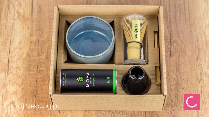 Zestaw do herbaty: matcha, matchawan, chasen, chashaku, stojak ... Zestaw do herbaty: matcha, matchawan, chasen, chashaku, stojak ...